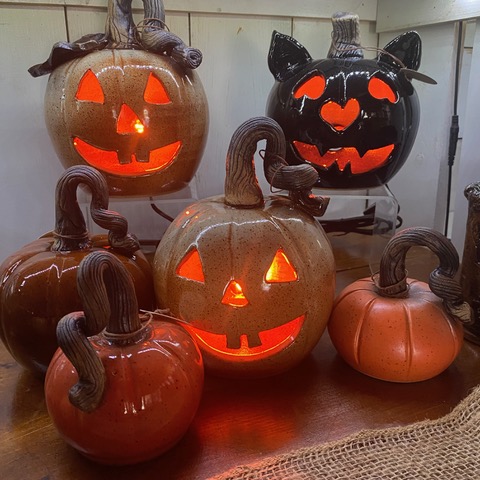 Thomas Pottery – Potters' Pumpkin Patch